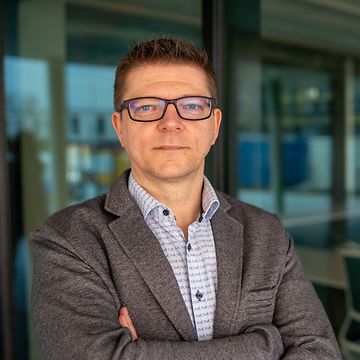 Smart metering systems and smart meter gateways